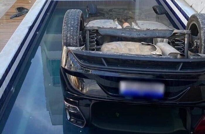 Mulher morre afogada após carro cair dentro de piscina - Itabira Online